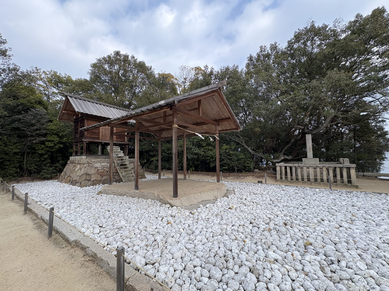 Discover “Go’o Shrine” – A Mysterious Fusion of Light and Space ...