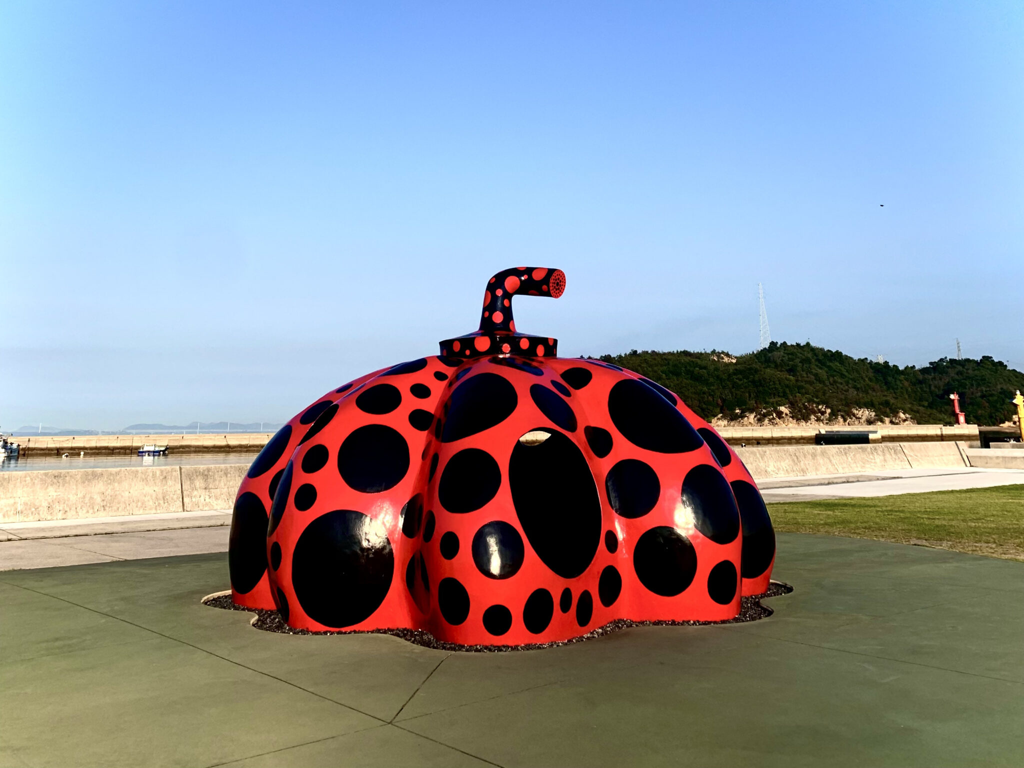 A Landscape with Pumpkins — Yayoi Kusama, Naoshima, and the Power of ...